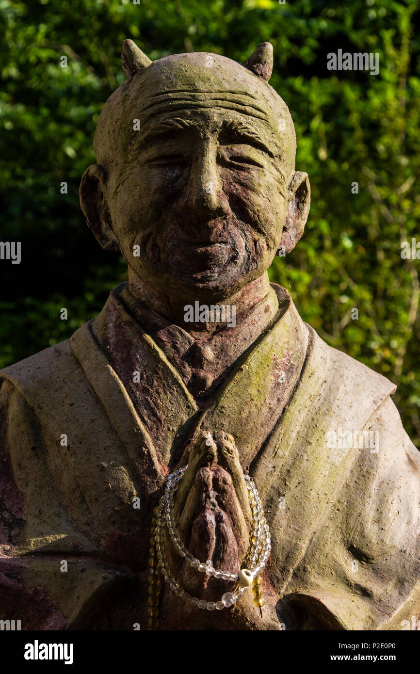 Horned demon statue hi-res stock photography and images - Alamy