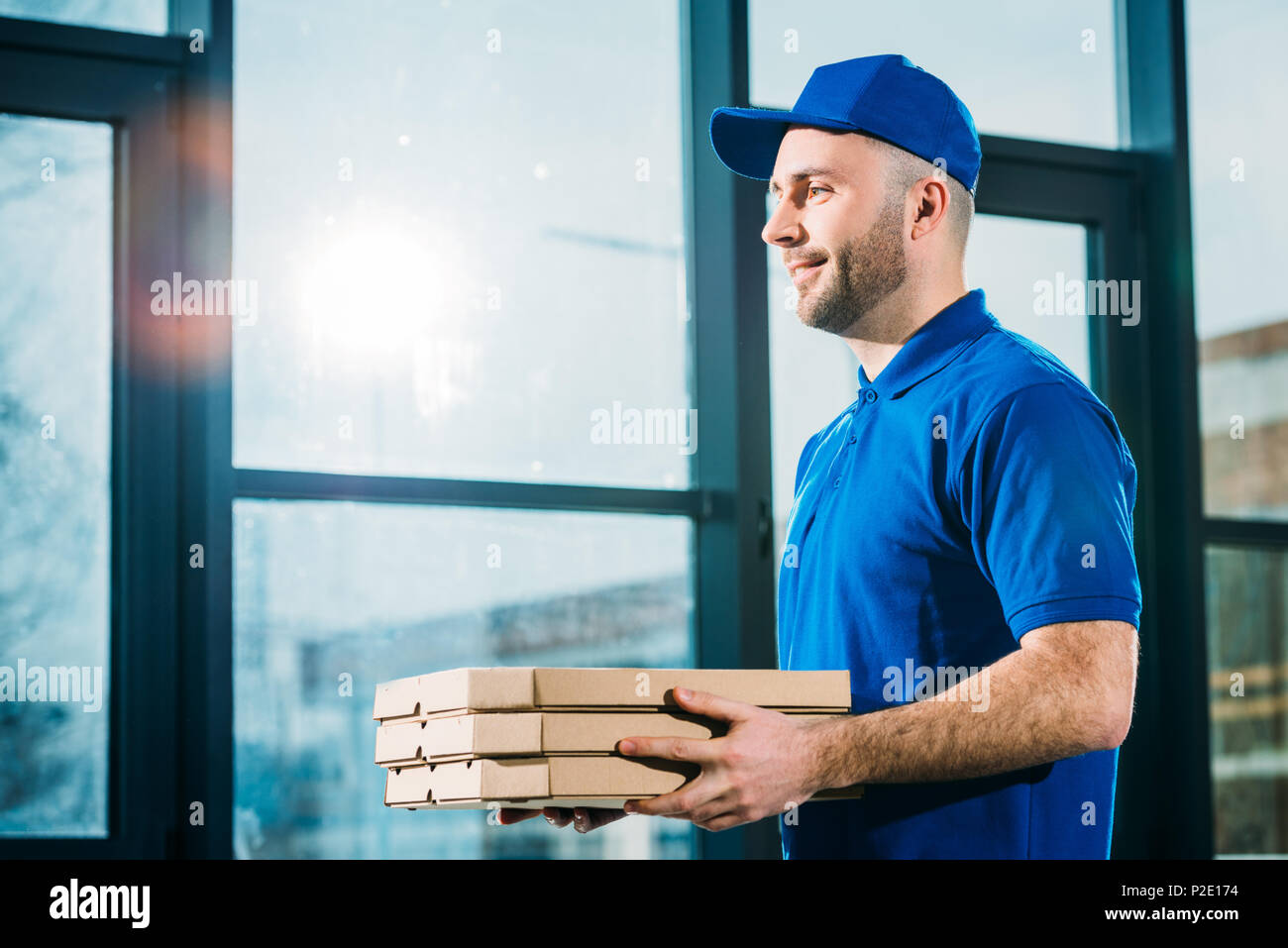 Carrying pizza boxes hi-res stock photography and images - Alamy