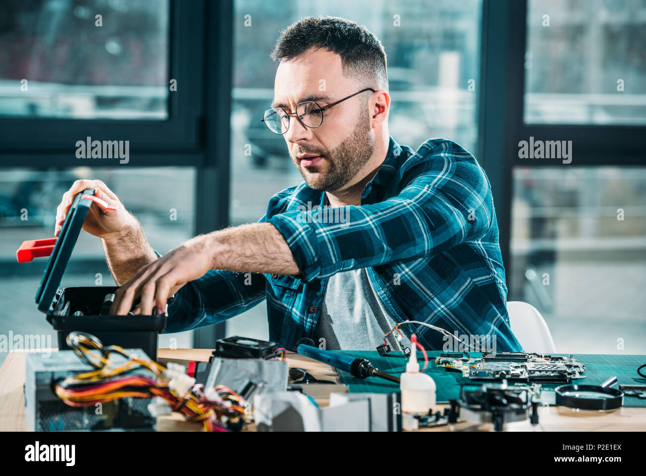 Hardware engineer hi-res stock photography and images - Alamy