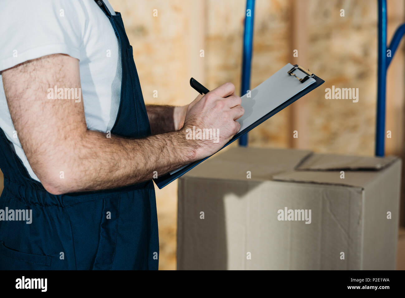Delivery man filling cargo declaration Stock Photo - Alamy