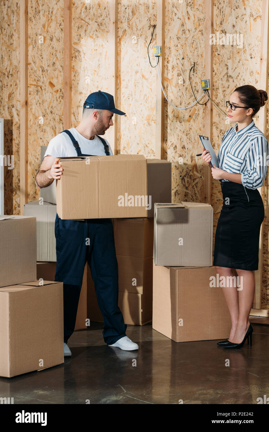 Man giving instructions hi-res stock photography and images - Alamy