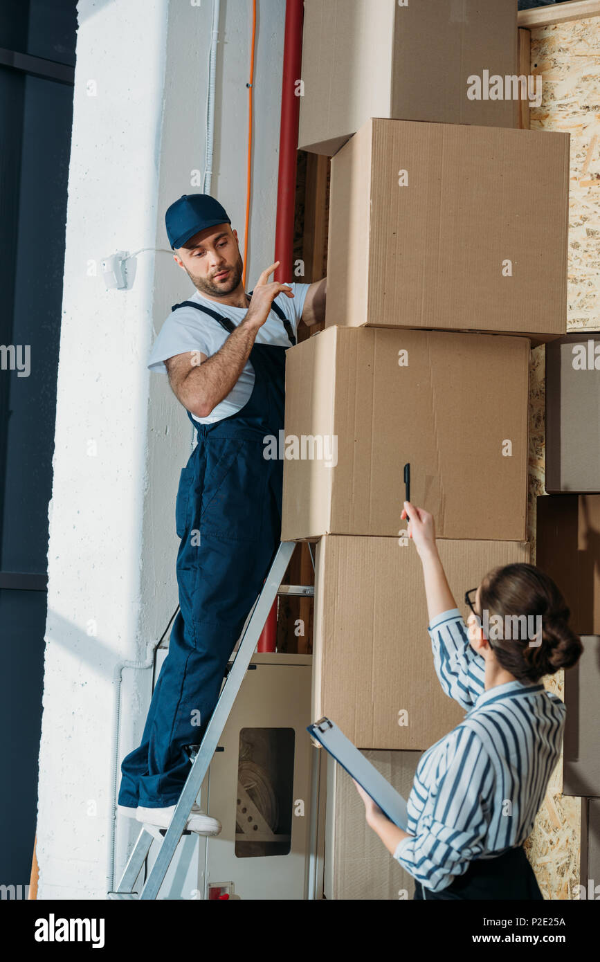 Man giving instructions hi-res stock photography and images - Alamy