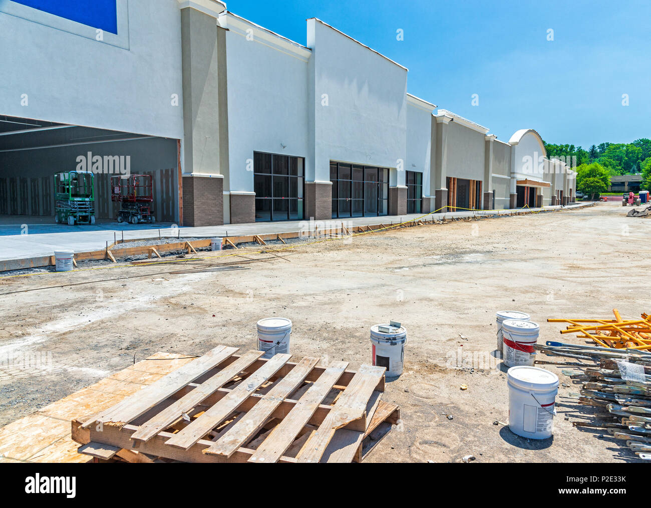 Retail construction hi-res stock photography and images - Alamy