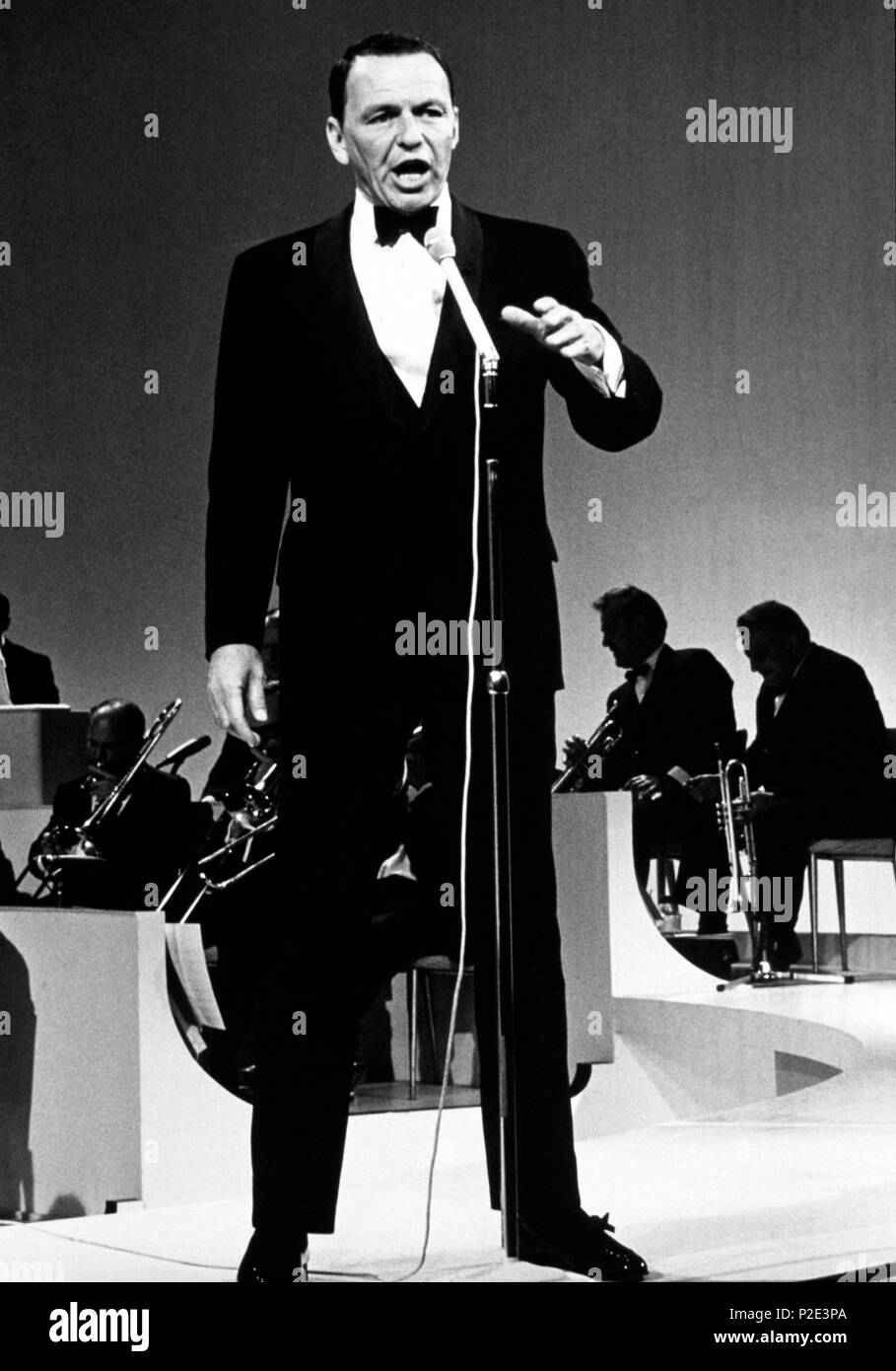 Description: Frank Sinatra performs in the musical special 'Frank ...