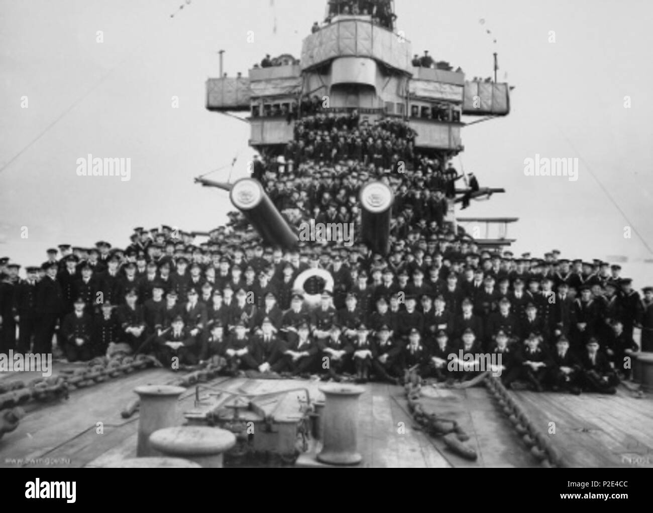 24 HMAS Australia crew group portrait Dec 1918 Stock Photo - Alamy