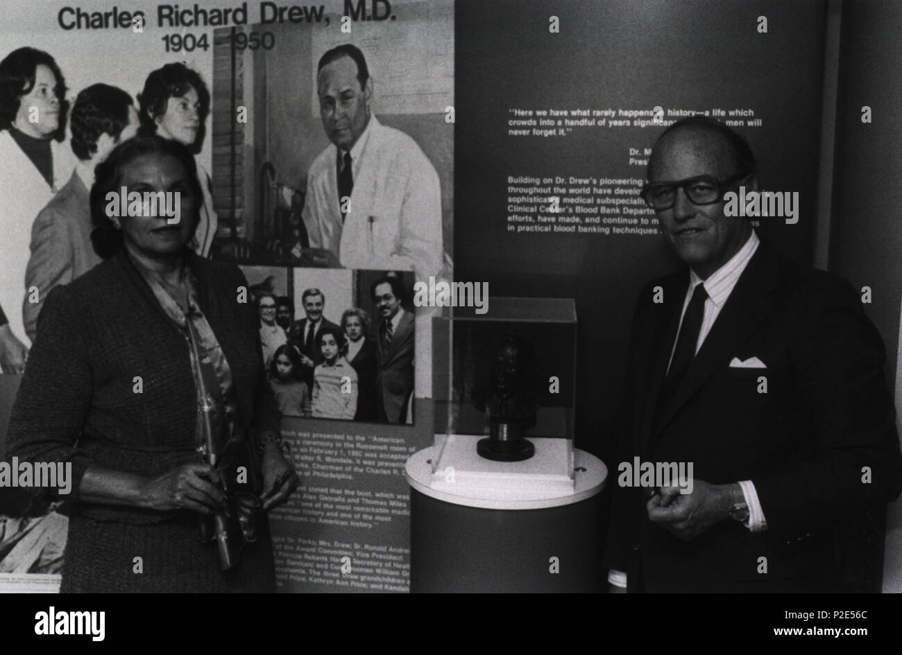 . English: Minnie Lenore Robbins with NIH Director, Donald Frederickson ...