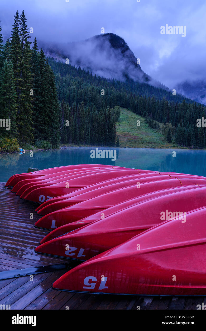 Night over the Emerald Lake in Yoho National Park, British Columbia ...