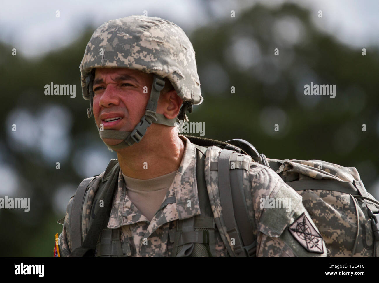 Soldiers from rifles wear hi-res stock photography and images - Alamy