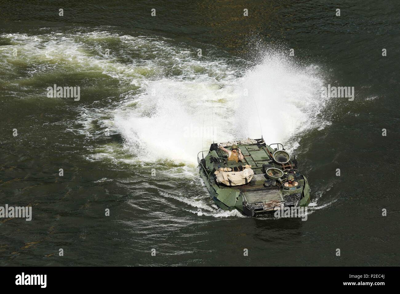 Aav7 assault amphibious vehicles hi-res stock photography and images ...