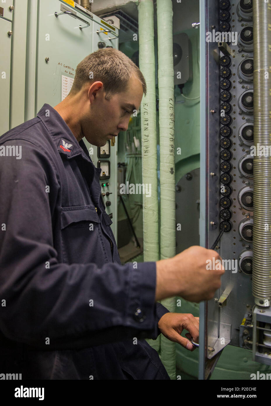 PACIFIC OCEAN (September 9, 2016) – Electronics Technician 2nd Class ...