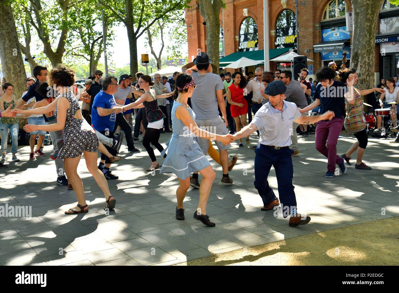 Square dance hi-res stock photography and images - Alamy