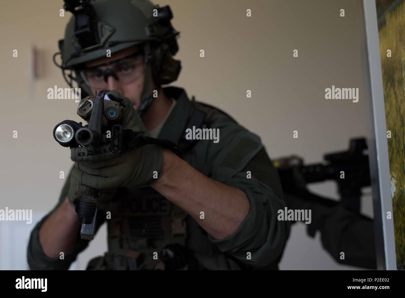 Soldiers from the Military District of Washington Special Reaction Team ...