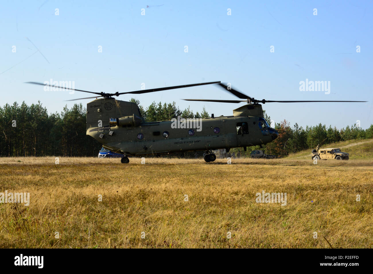 Boeing ch 47 chinook lands hi-res stock photography and images - Alamy