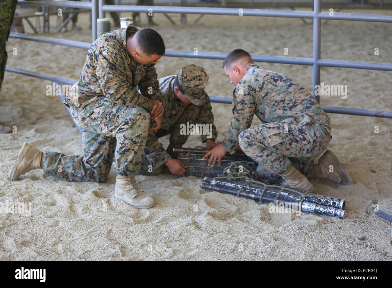 Marines prepare a mantee pack with a 50 caliber machine gun at the ...