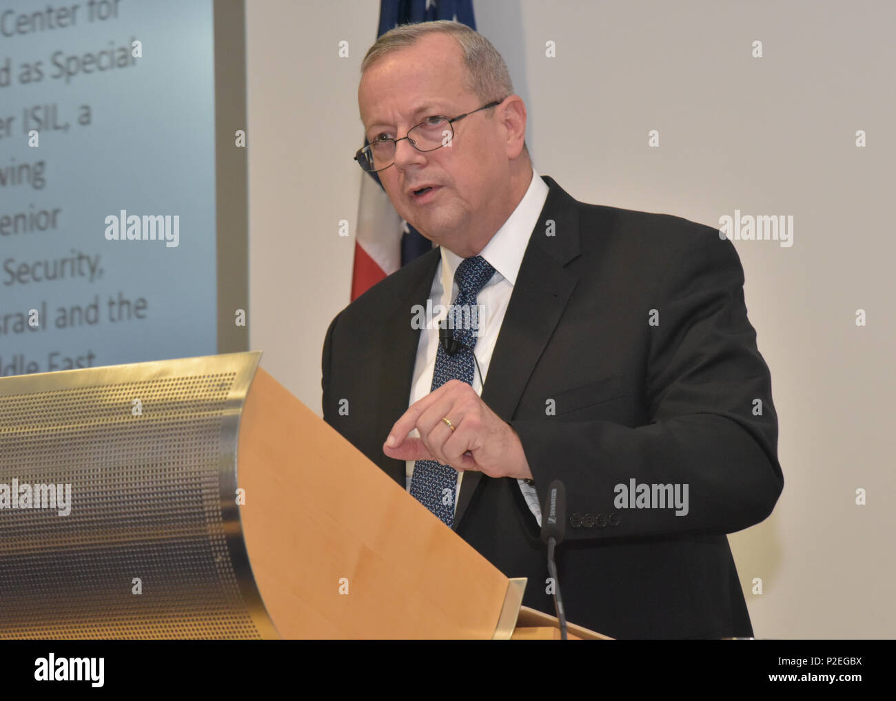 U s marine corps gen ret john r allen hi-res stock photography and ...