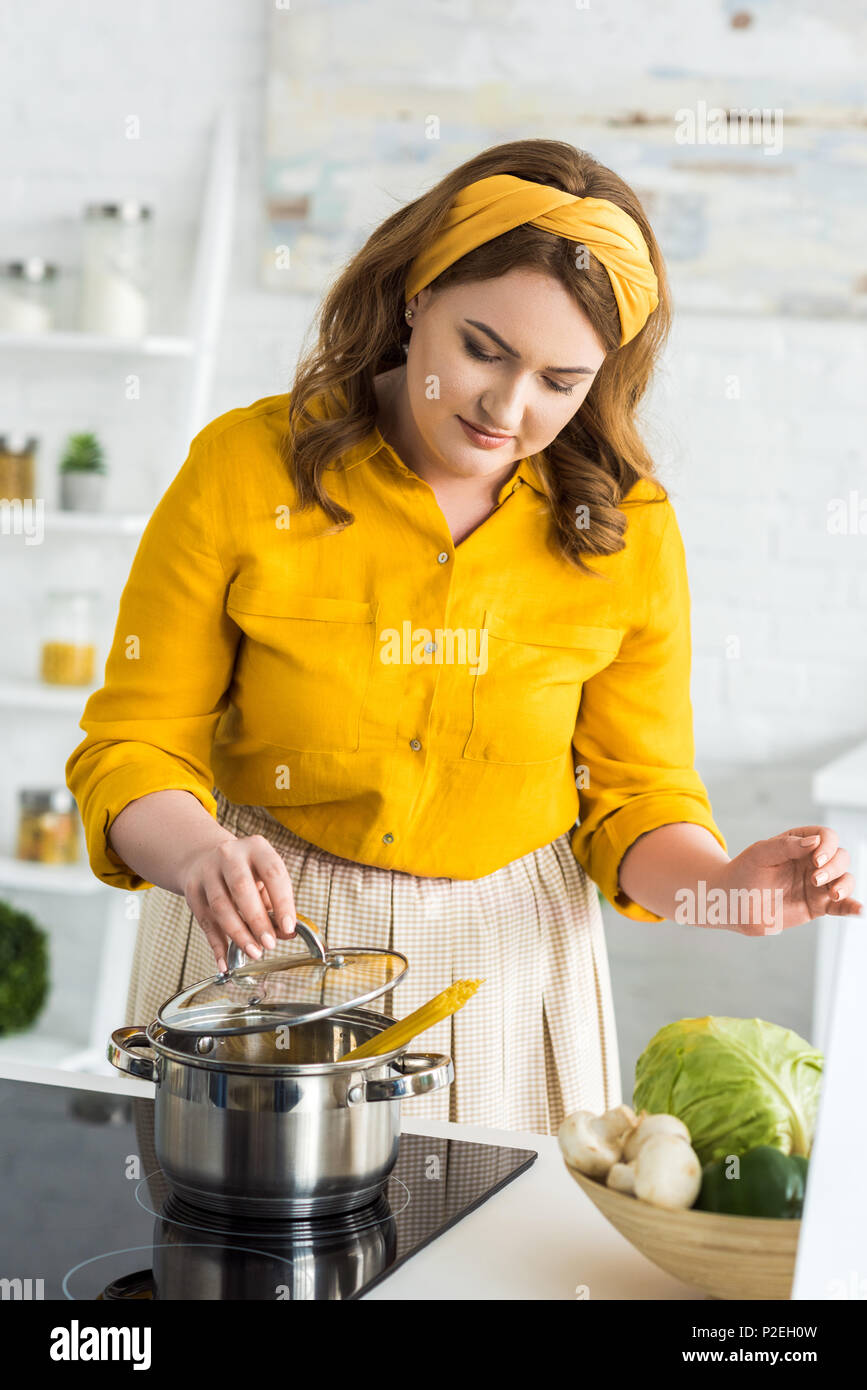 beautiful woman cooking pasta in kitchen Stock Photo - Alamy