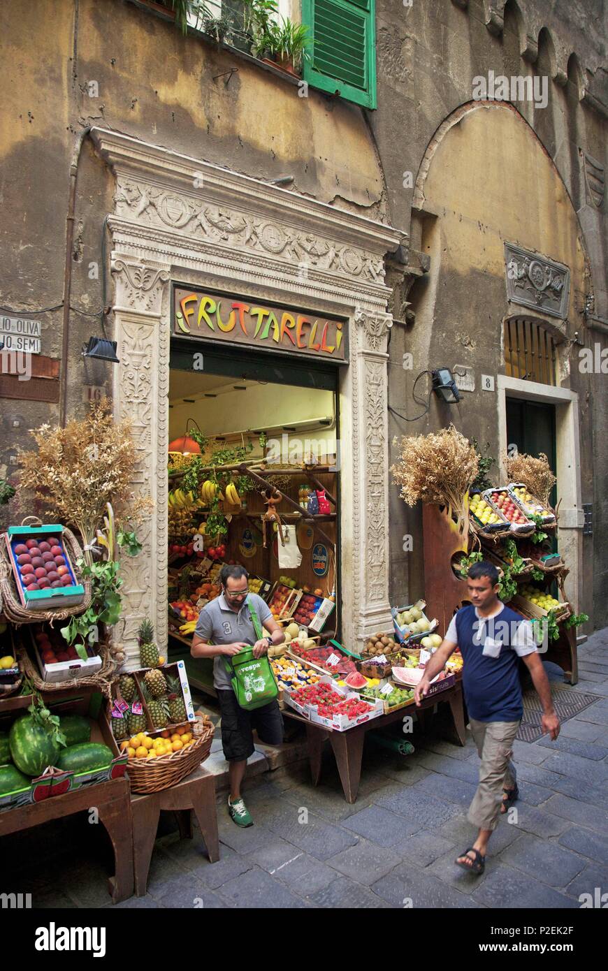 Shop front in medieval town hi-res stock photography and images - Alamy