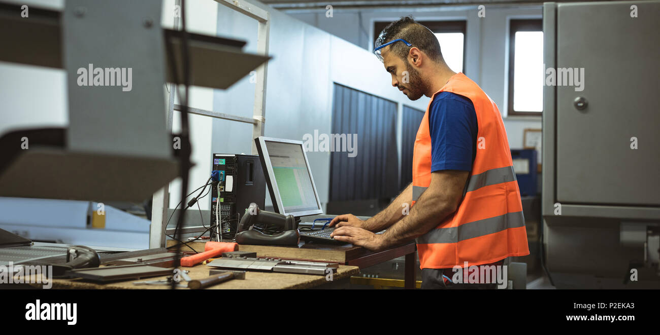 Male Middle Eastern Worker High Resolution Stock Photography and Images ...