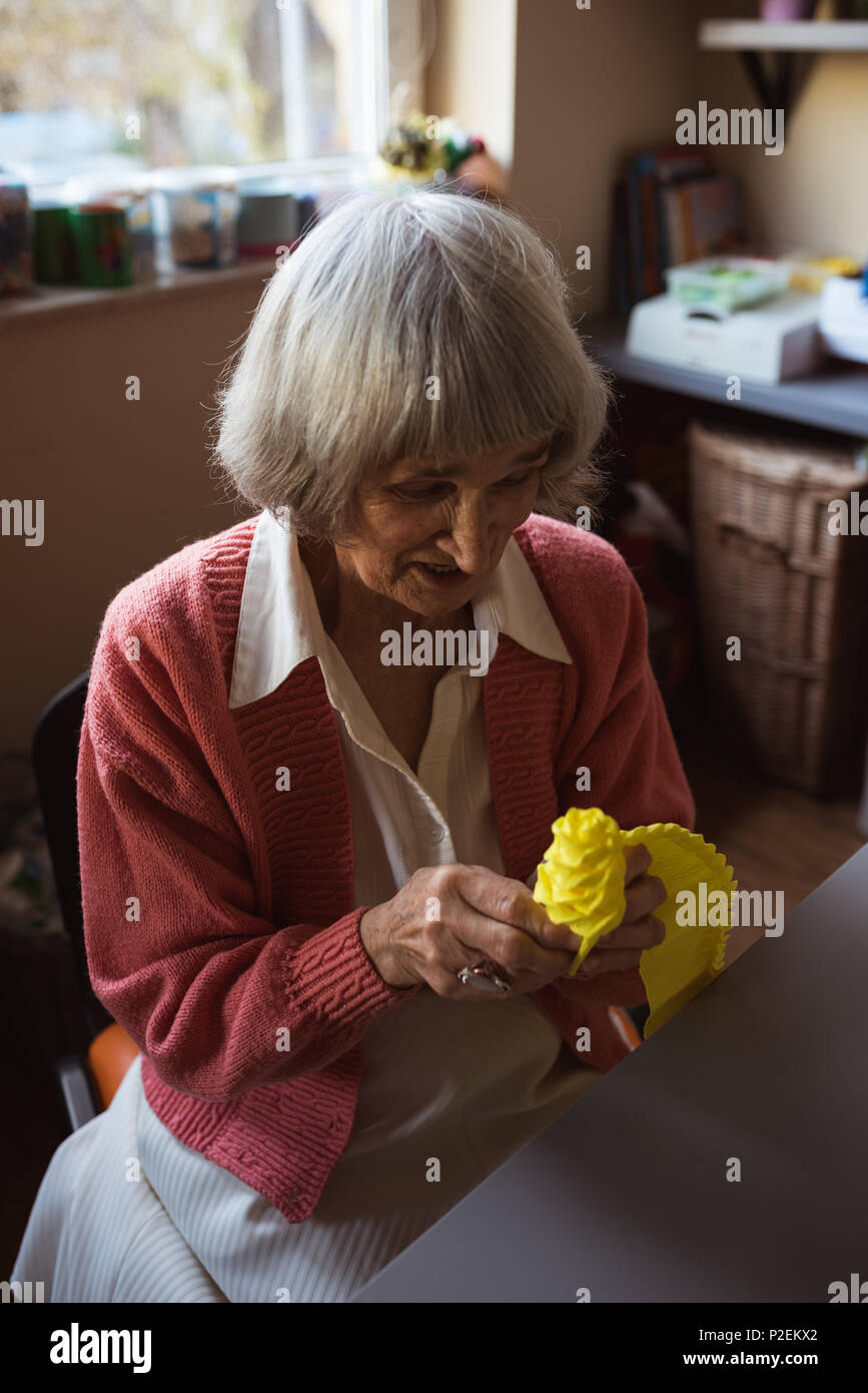 Doing art work hi-res stock photography and images - Alamy