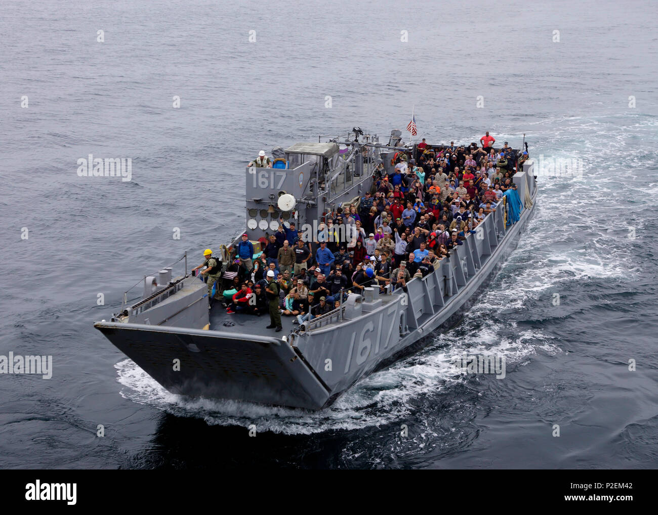 Amphibious assault ship uss boxers lhd 4 hi-res stock photography and ...