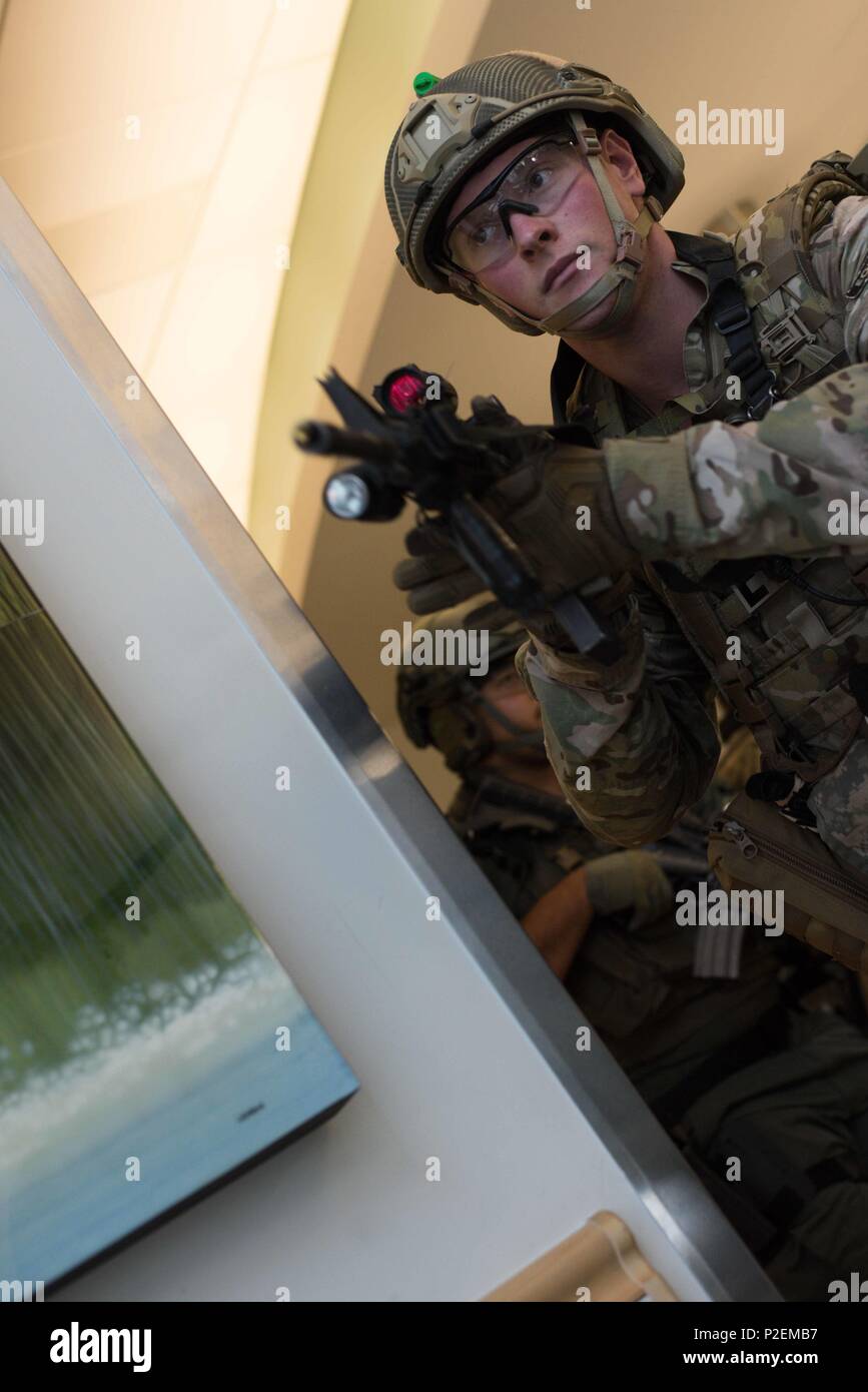 Soldiers from the Military District of Washington Special Reaction Team ...