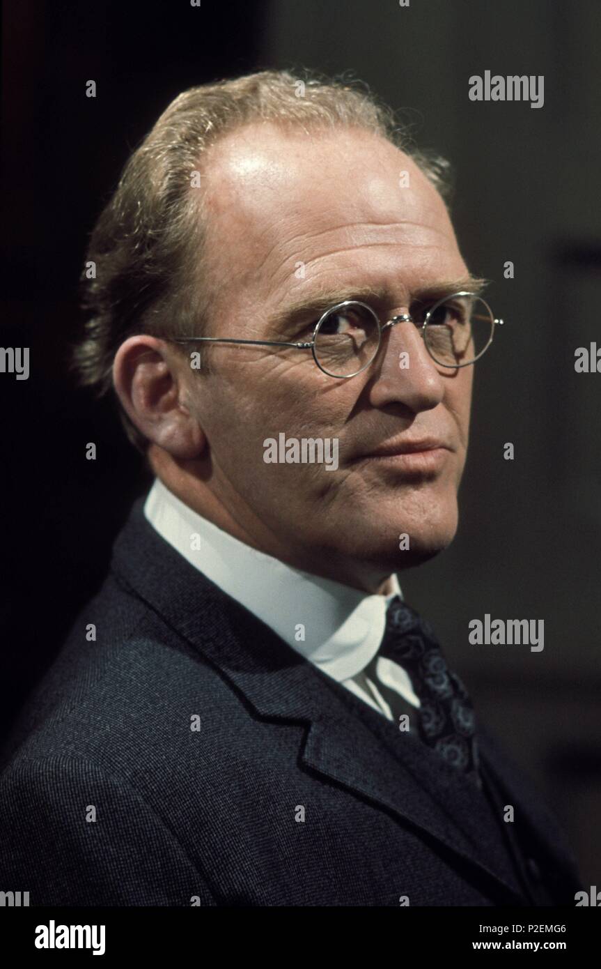 Description: En el episodio de "The Understudy ". Original Film Title ...