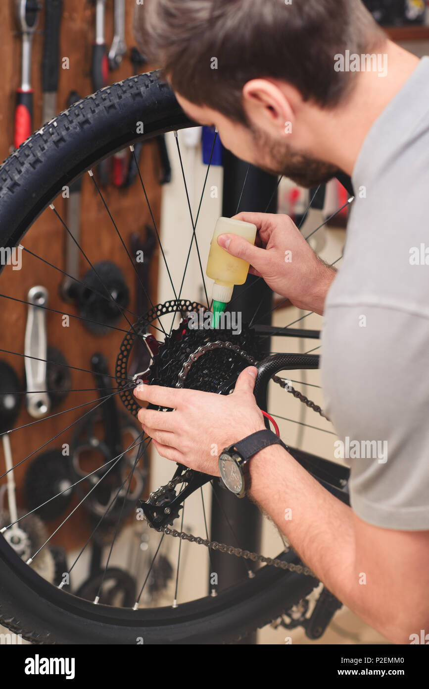 Oiling bicycle chain hi-res stock photography and images - Alamy