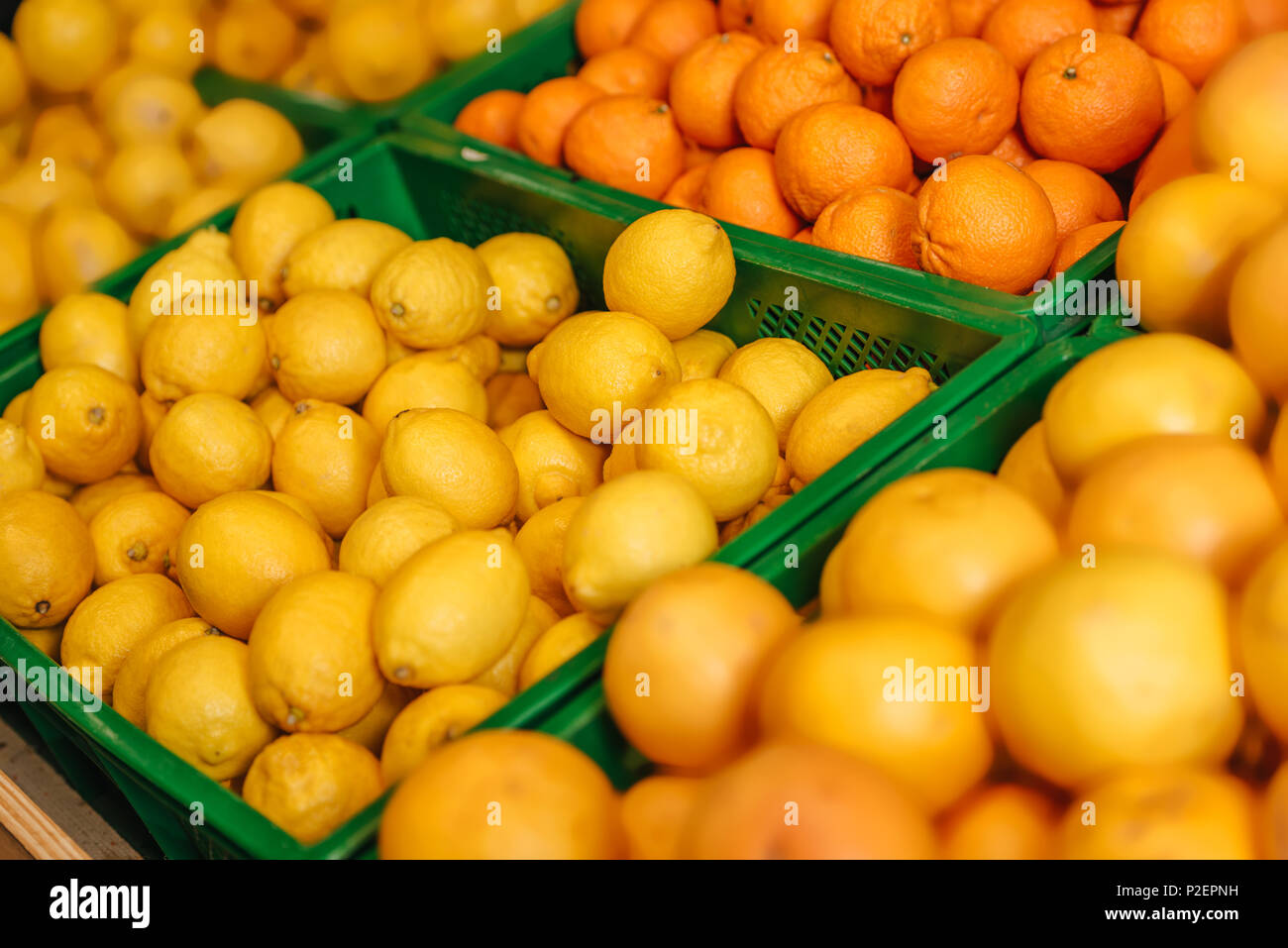 close up view of arranged citrus fruits in grocery shop Stock Photo - Alamy