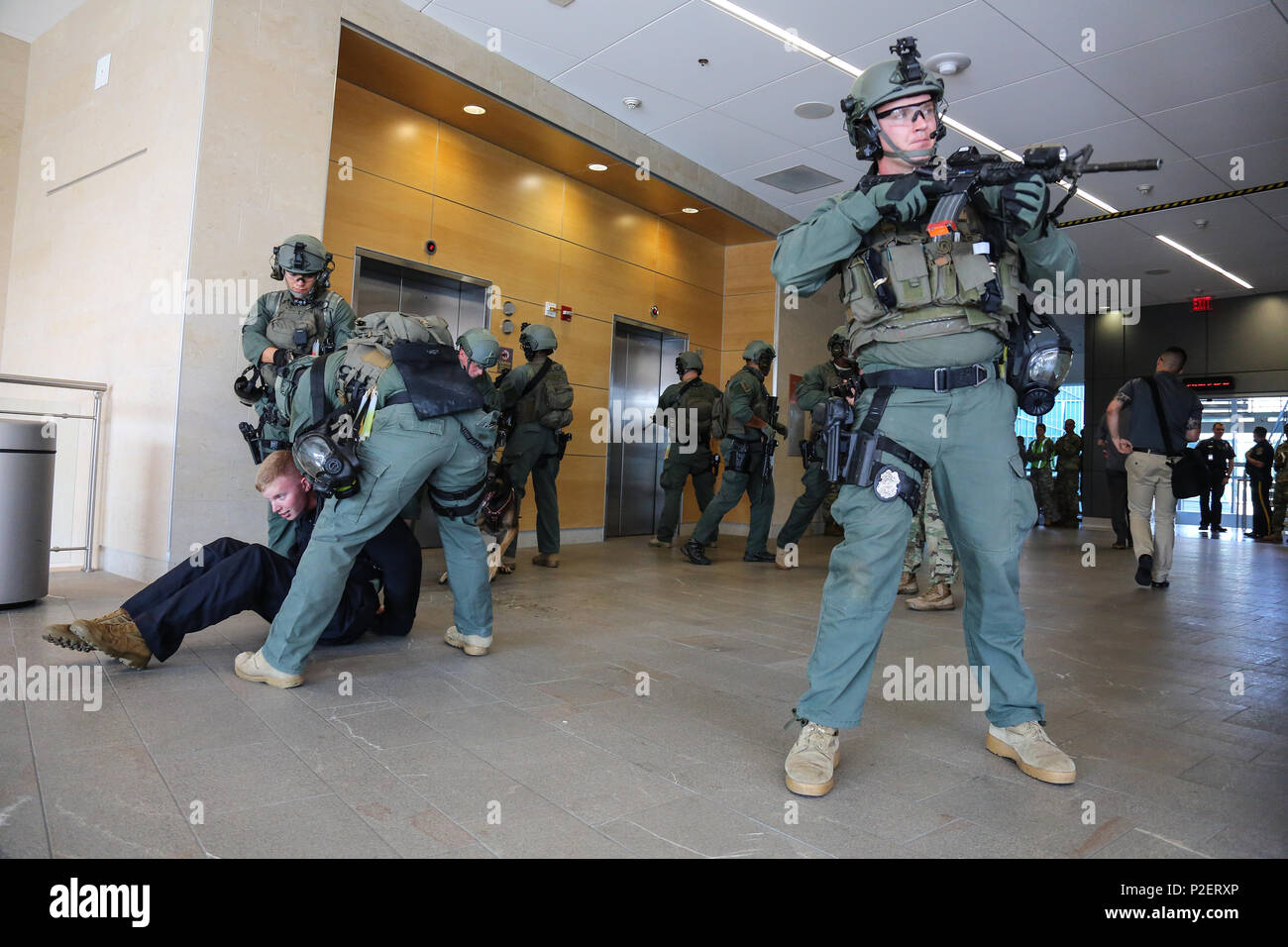 U.S. Soldiers assigned to the U.S. Army Military District of Washington ...