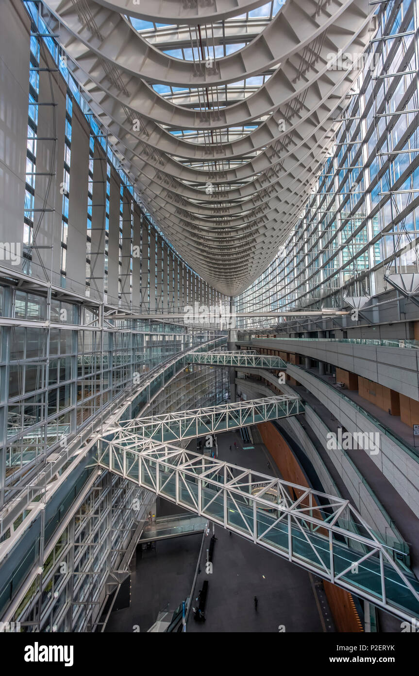 Inside architecture and roof of Tokyo International Forum, Chiyoda-ku ...