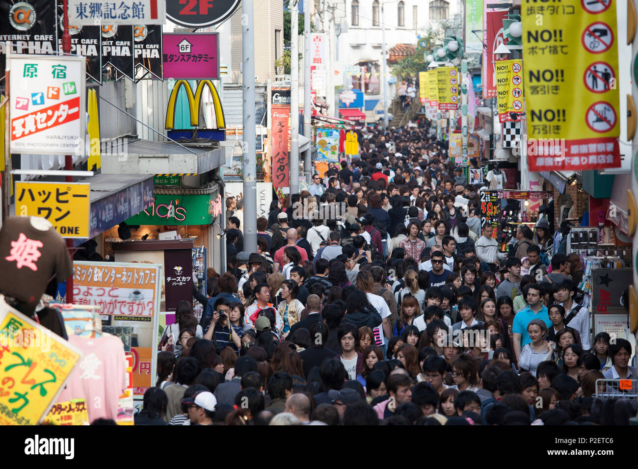 Crowd during weekend in Takeshita Dori Harajuku, Shibuya-ku, Tokyo ...