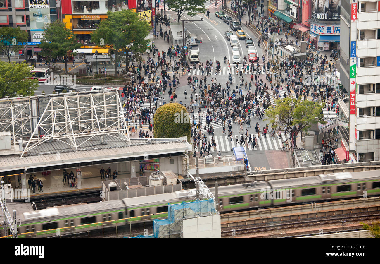 Shibuya train station hi-res stock photography and images - Alamy