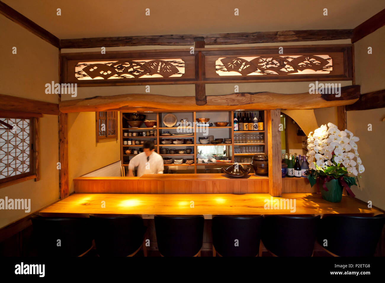 Interior restaurant tokyo hi-res stock photography and images - Alamy