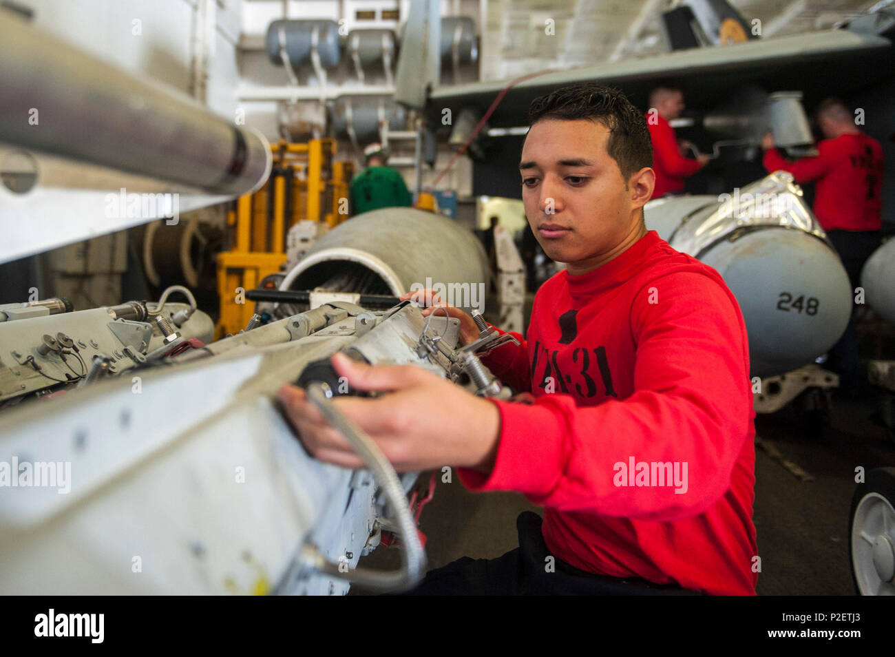 160913-N-YL257-007 ATLANTIC OCEAN (Sept. 13, 2016) Aviation Ordnanceman ...