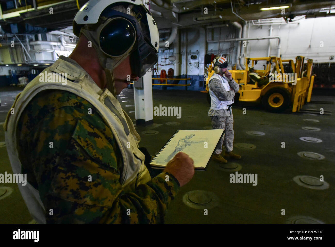 Marine corps combat artist hi-res stock photography and images - Alamy