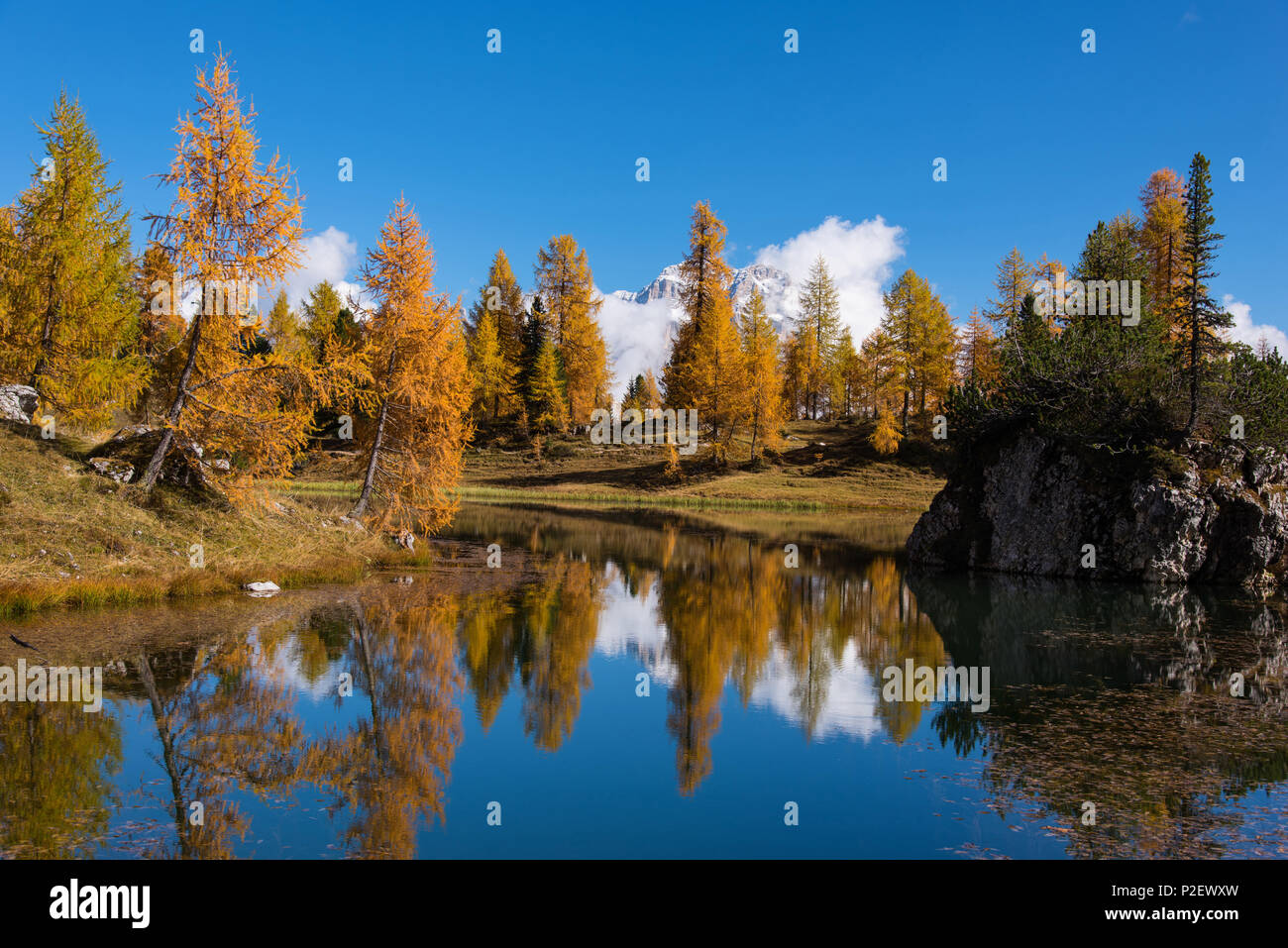 Lake federa croda da lago hi-res stock photography and images - Alamy