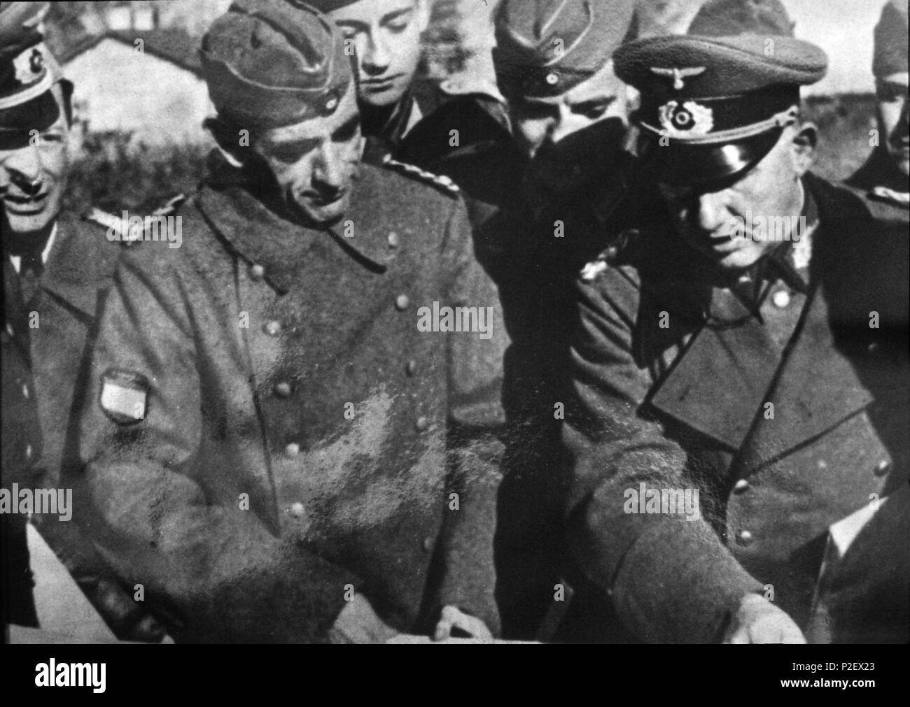 El general Muñoz Grandes de la División Azul, en conferencia miltiar ...