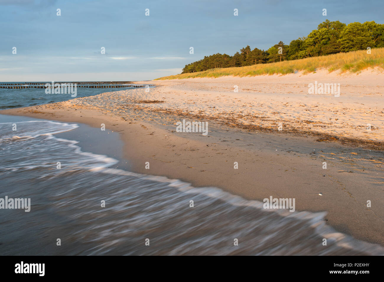 Dam beach hi-res stock photography and images - Alamy