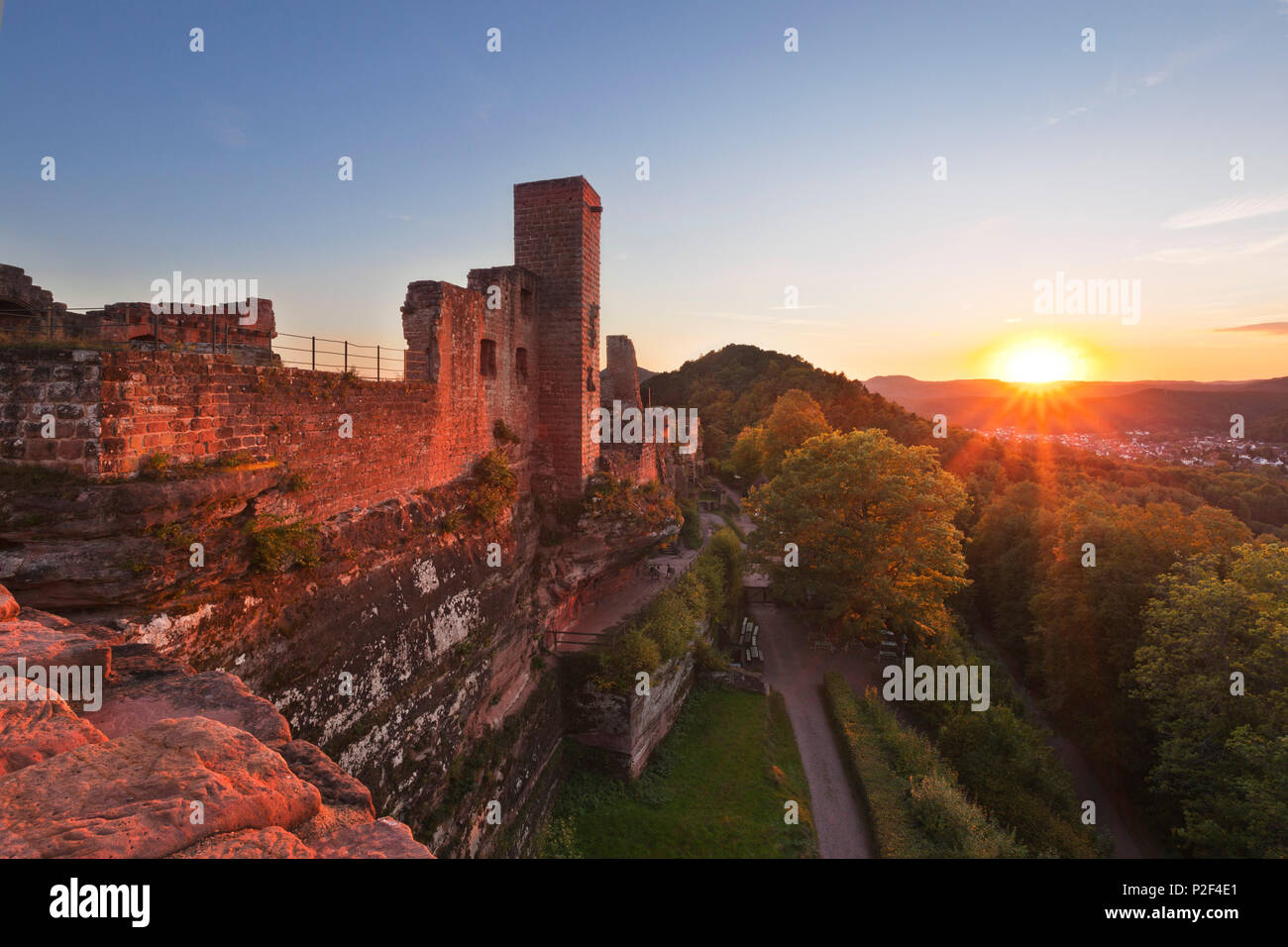 Altdahn castle, Grafendahn castle and Tanstein castle, castle group ...