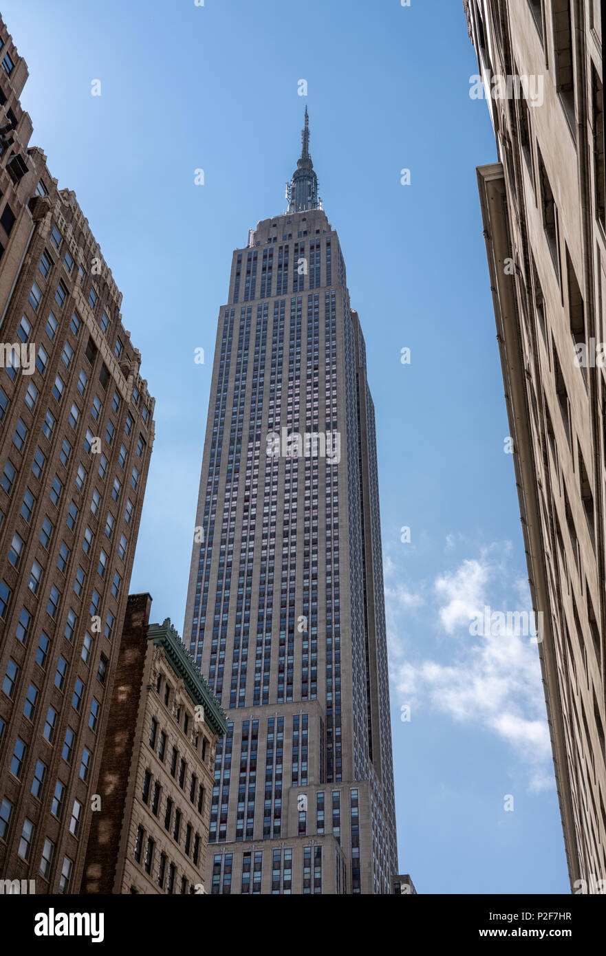 American city street level hi-res stock photography and images - Alamy