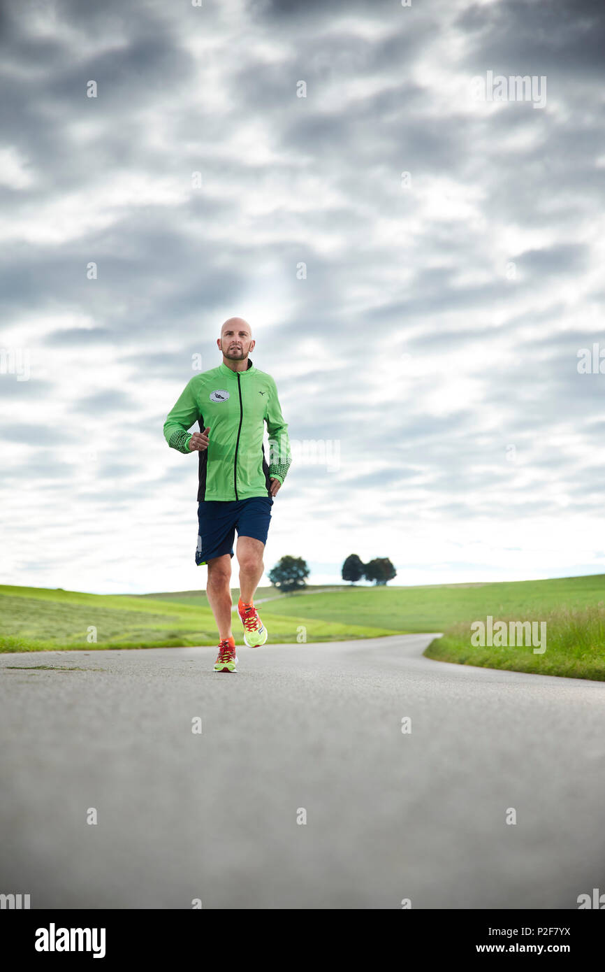 Long distance runner man hi-res stock photography and images - Alamy