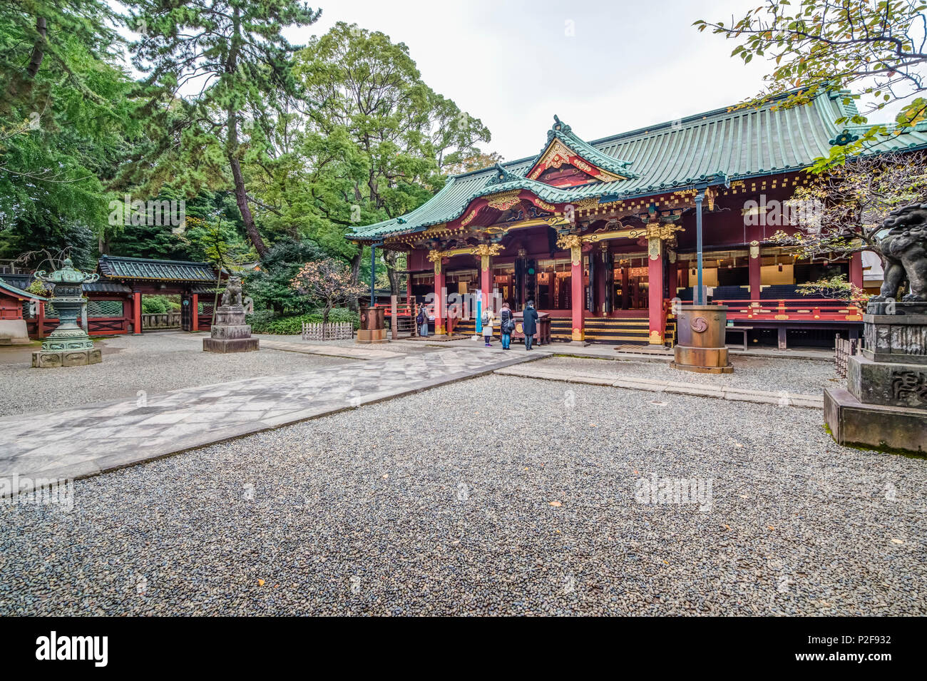 Japanese praying in front of Nezu-Shrine, Yanaka, Taito-ku, Tokyo ...