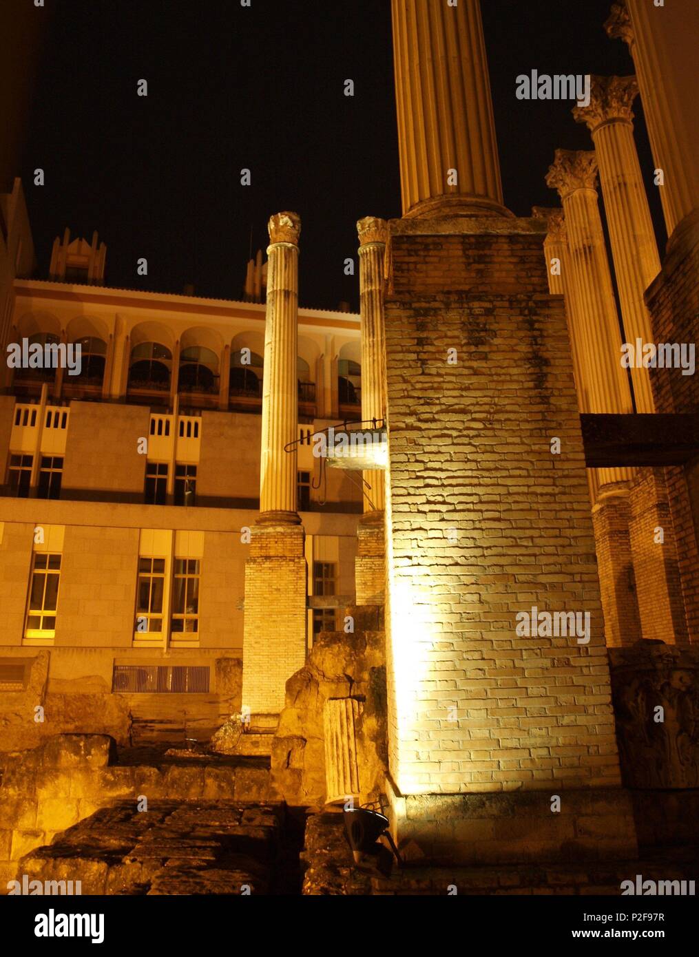 Orden de columnas hi-res stock photography and images - Alamy