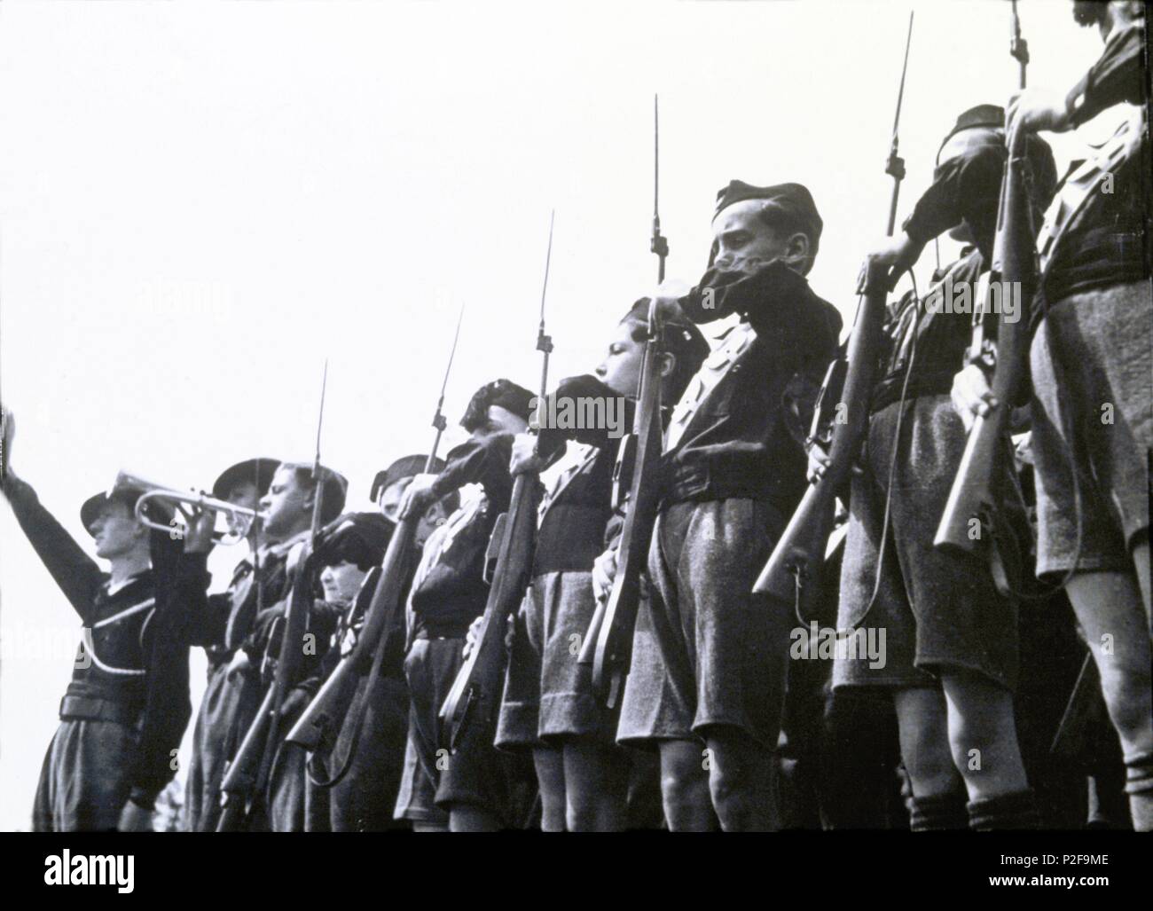 Spanish civil war women soldiers hi-res stock photography and images ...