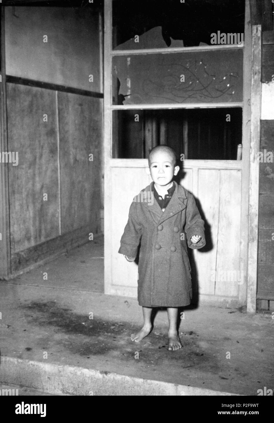 Japanese child repatriate from United States. He just arrived in Japan ...