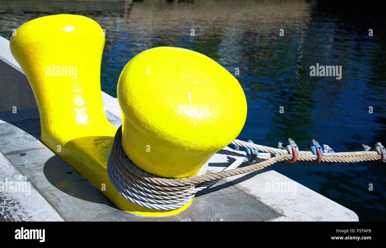 Large metal cleat hi-res stock photography and images - Alamy