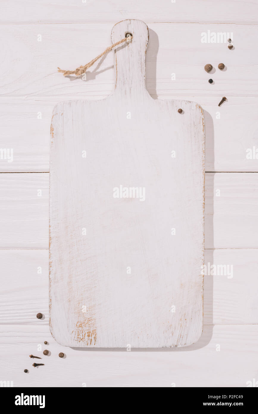 White wooden cutting board hi-res stock photography and images - Alamy