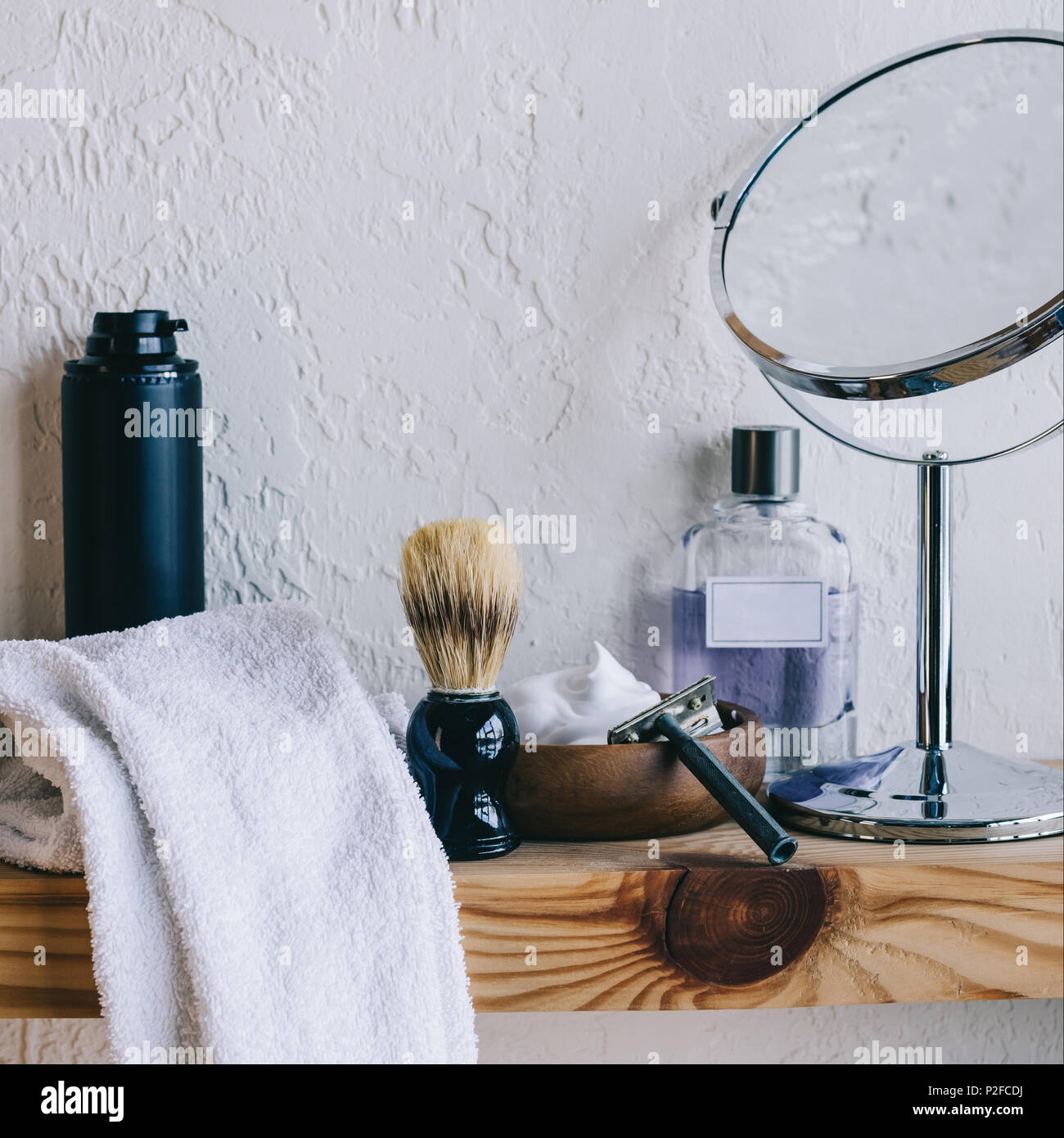 Wood shelf hi-res stock photography and images - Alamy