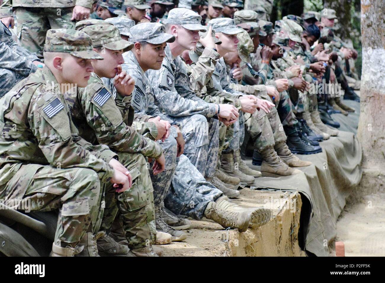 Indian and U.S. soldiers are briefed on cordon and search techniques ...
