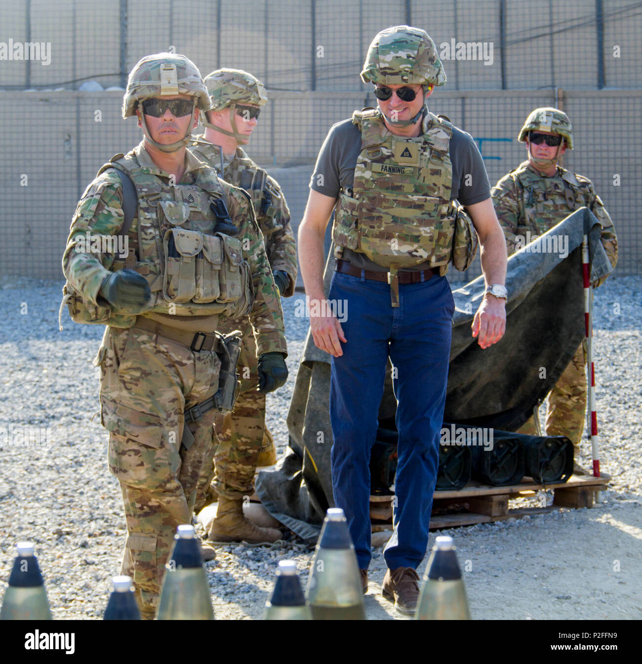 U.S. Army Staff Sgt. Martin Martinez explains the differences in M777 ...